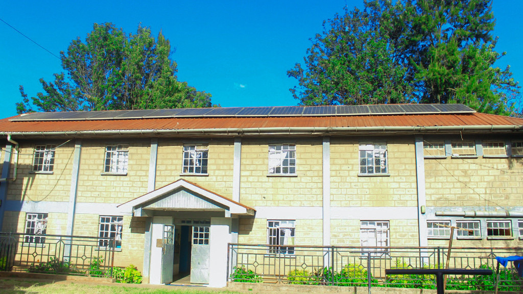 Internat für Straßenkinder in Nairobi nutzt Solarstrom fürs Warmwasser