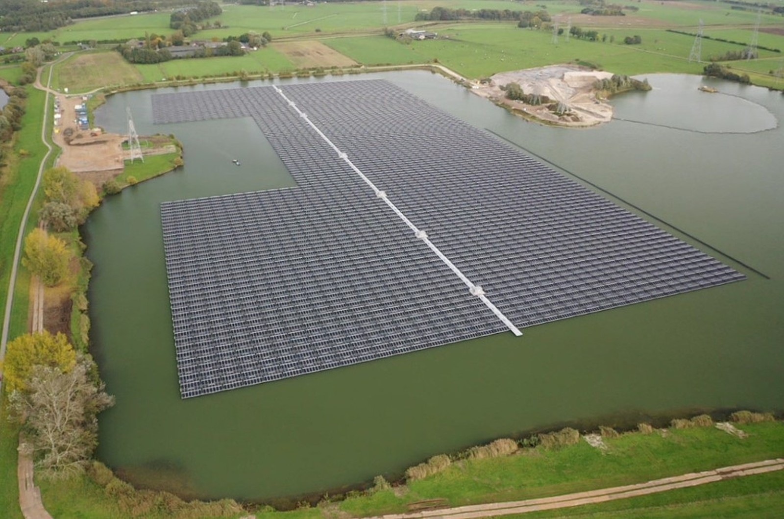 Floating PV - Baywa RE baut schwimmenden Solarpark in Holland
